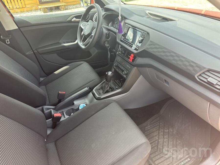 Orange Volkswagen T-Cross 2019 in Valmiera, with an engine capacity of 1.00 L and mileage of 63 thousand km for 15500 €, photo 9 on AUTOMOTO.COM.LV