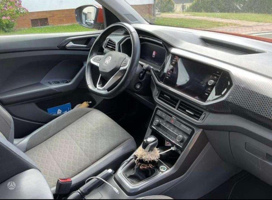 Orange Volkswagen T-Cross 2019 in Vilkaviskis, with an engine capacity of 1.00 L and mileage of 140 thousand km for 11600 €, photo 7 on AUTOMOTO.COM.LV