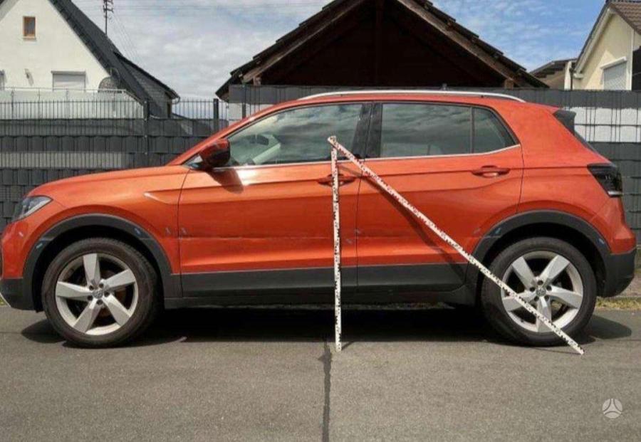 Orange Volkswagen T-Cross 2019 in Vilkaviskis, with an engine capacity of 1.00 L and mileage of 140 thousand km for 11600 €, photo 8 on AUTOMOTO.COM.LV