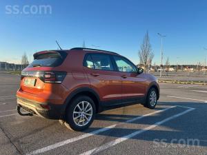 Orange Volkswagen T-Cross 2020 in Riga, with an engine capacity of 1.00 L and mileage of 26 thousand km for 16290 €, photo 2 on AUTOMOTO.COM.LV