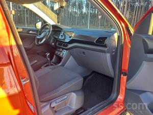 Orange Volkswagen T-Cross 2020 in Riga, with an engine capacity of 1.00 L and mileage of 26 thousand km for 16290 €, photo 5 on AUTOMOTO.COM.LV