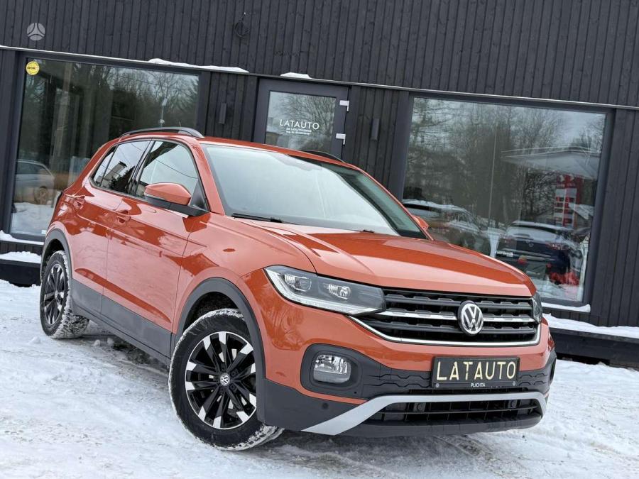 Orange Volkswagen T-Cross 2020 in Riga, with an engine capacity of 1.00 L and mileage of 61 thousand km for 15995 €, photo 1 on AUTOMOTO.COM.LV