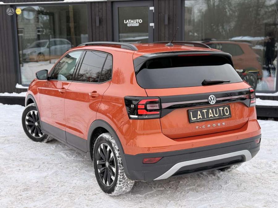 Orange Volkswagen T-Cross 2020 in Riga, with an engine capacity of 1.00 L and mileage of 61 thousand km for 15995 €, photo 7 on AUTOMOTO.COM.LV