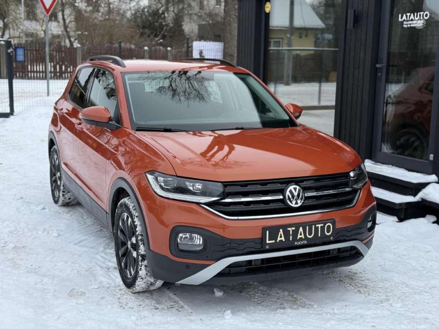 Orange Volkswagen T-Cross 2020 in Riga, with an engine capacity of 1.00 L and mileage of 61 thousand km for 15995 €, photo 15 on AUTOMOTO.COM.LV