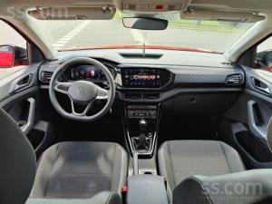 Sarkans Volkswagen T-Cross 2021 Rīga, ar dzinēja tilpumu 1.00 L un nobraukumu 137 tūkst. km par 13900 €, foto 13 vietnē AUTOMOTO.COM.LV