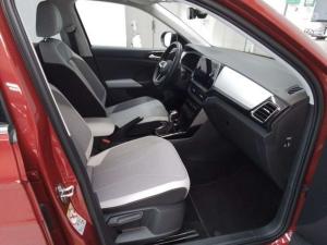 Red Volkswagen T-Cross 2024 in Kaunas, with an engine capacity of 1.00 L and mileage of 10 thousand km for 28064 €, photo 5 on AUTOMOTO.COM.LV