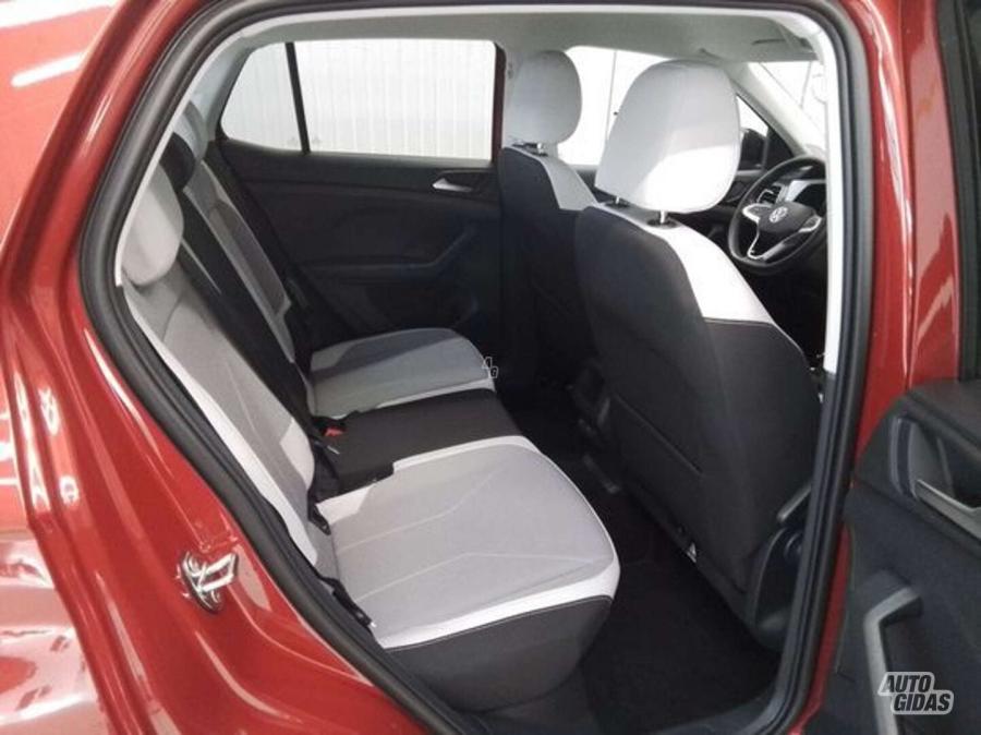 Red Volkswagen T-Cross 2024 in Kaunas, with an engine capacity of 1.00 L and mileage of 10 thousand km for 28064 €, photo 8 on AUTOMOTO.COM.LV