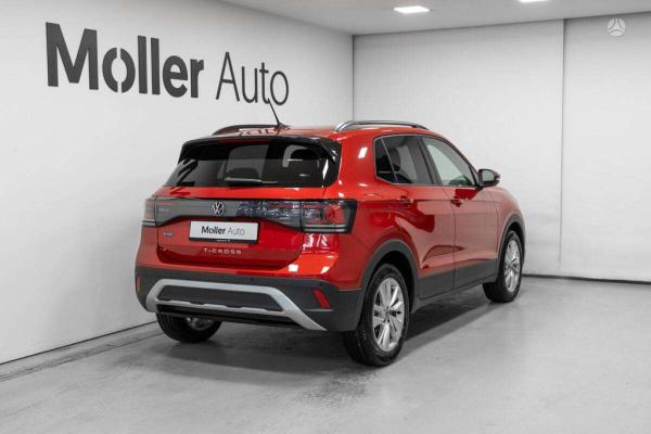 Sarkans Volkswagen T-Cross 2025 Viļņa, ar dzinēja tilpumu 1.00 L un nobraukumu 15 tūkst. km par 21900 €, foto 5 vietnē AUTOMOTO.COM.LV