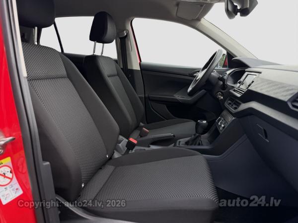 Красный Фольксваген T-Cross 2020 в Пярну, объемом двигателя 1.00 л и пробегом 101 тыс. км за 15900 €, фото 5 на AUTOMOTO.COM.LV