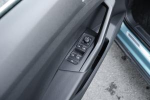 Volkswagen T-Cross 2023 in Riga, with an engine capacity of 1.00 L and mileage of 60 thousand km for 18950 €, photo 9 on AUTOMOTO.COM.LV