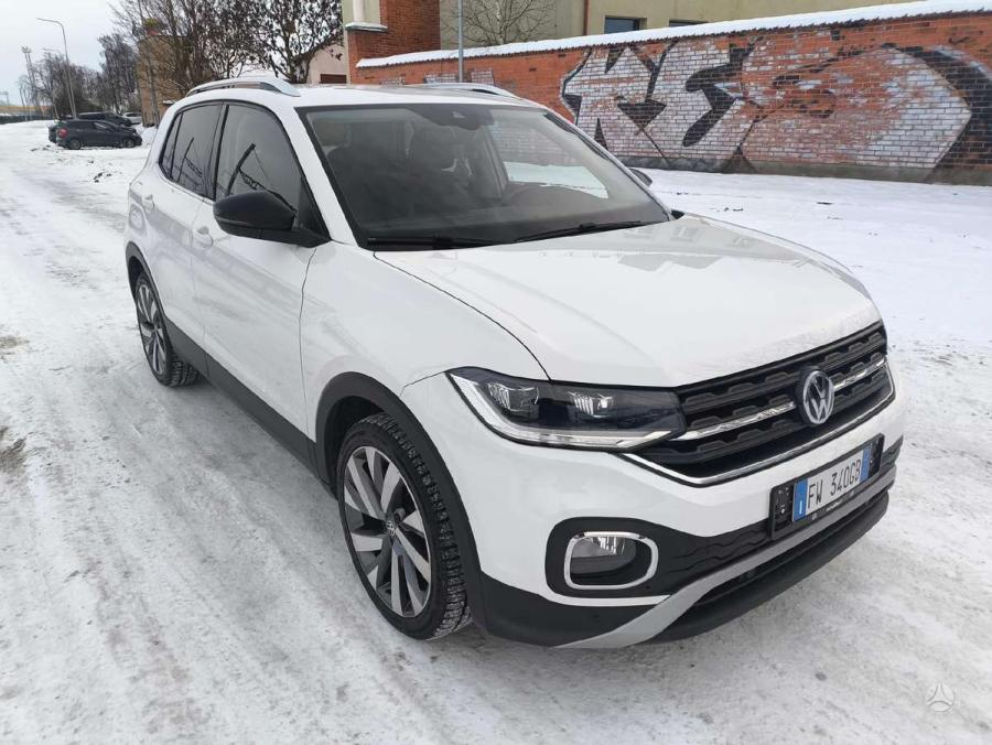 White Volkswagen T-Cross 2019 in Siauliai, with an engine capacity of 1.00 L and mileage of 42 thousand km for 13500 €, photo 3 on AUTOMOTO.COM.LV