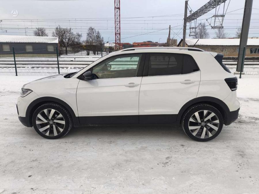 White Volkswagen T-Cross 2019 in Siauliai, with an engine capacity of 1.00 L and mileage of 42 thousand km for 13500 €, photo 8 on AUTOMOTO.COM.LV