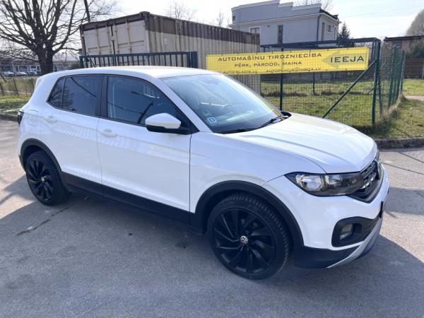 White Volkswagen T-Cross 2019 in Riga, with an engine capacity of 1.00 L and mileage of 244 thousand km for 13550 €, photo 5 on AUTOMOTO.COM.LV