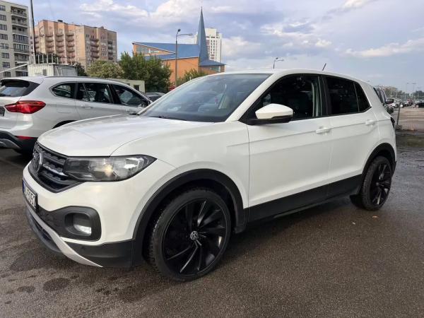 Белый Фольксваген T-Cross 2019 в Рига, объемом двигателя 1.00 л и пробегом 244 тыс. км за 9550 €, фото 1 на AUTOMOTO.COM.LV
