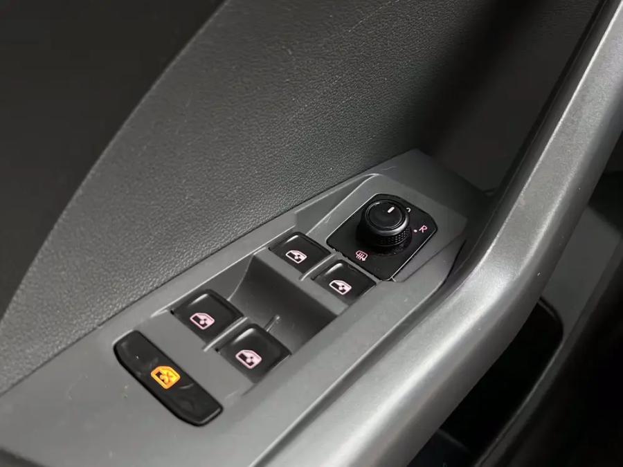Белый Фольксваген T-Cross 2019 в Рига, объемом двигателя 1.00 л и пробегом 244 тыс. км за 9550 €, фото 23 на AUTOMOTO.COM.LV