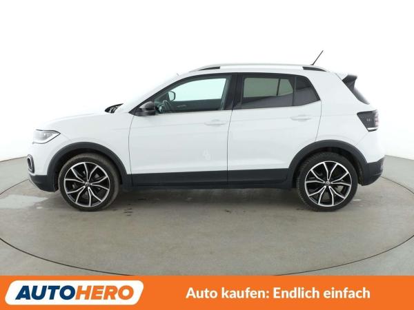 White Volkswagen T-Cross 2020 in Kaunas, with an engine capacity of 1.50 L and mileage of 40 thousand km for 25150 €, photo 3 on AUTOMOTO.COM.LV