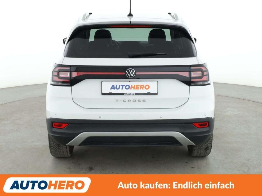 White Volkswagen T-Cross 2020 in Kaunas, with an engine capacity of 1.50 L and mileage of 40 thousand km for 25150 €, photo 5 on AUTOMOTO.COM.LV