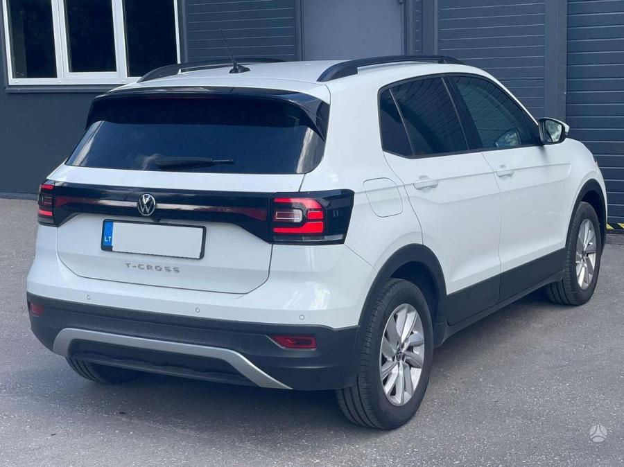 Белый Фольксваген T-Cross 2020 в Вевис, объемом двигателя 1.00 л и пробегом 93 тыс. км за 13850 €, фото 1 на AUTOMOTO.COM.LV