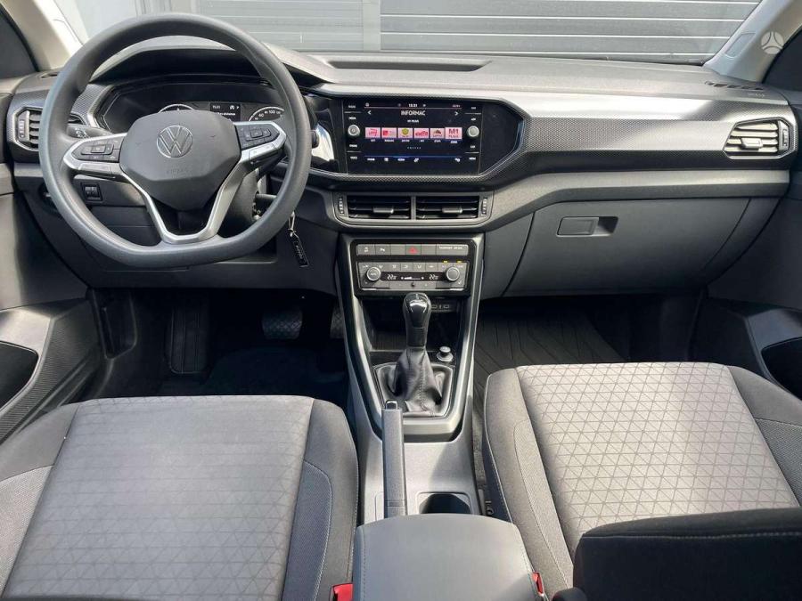 Белый Фольксваген T-Cross 2020 в Вевис, объемом двигателя 1.00 л и пробегом 93 тыс. км за 13850 €, фото 6 на AUTOMOTO.COM.LV