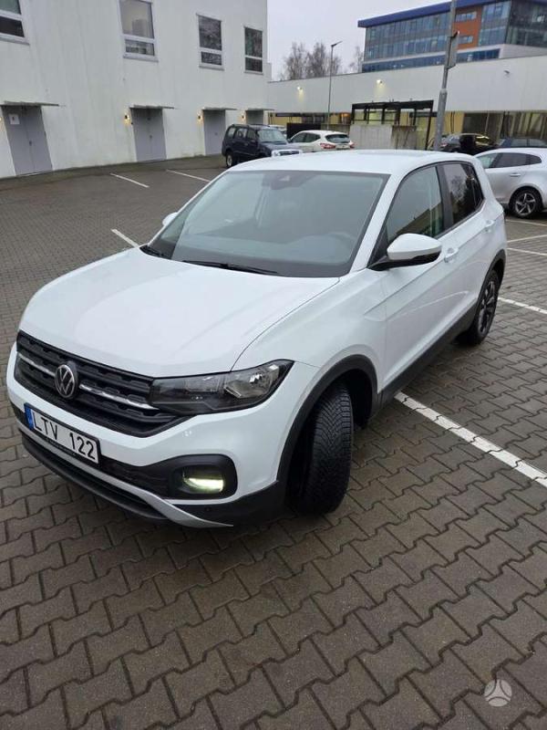 White Volkswagen T-Cross 2021 in Vilnius, with an engine capacity of 1.00 L and mileage of 101 thousand km for 13800 €, photo 1 on AUTOMOTO.COM.LV