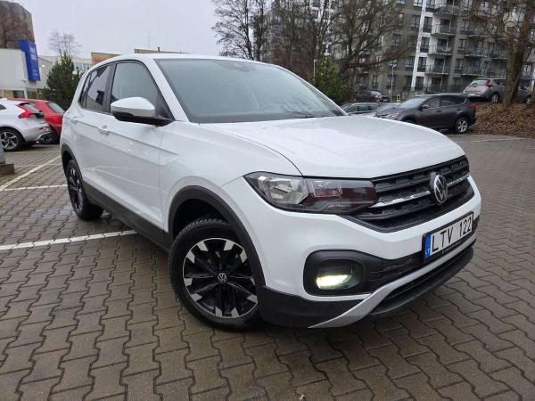 White Volkswagen T-Cross 2021 in Vilnius, with an engine capacity of 1.00 L and mileage of 101 thousand km for 13800 €, photo 2 on AUTOMOTO.COM.LV