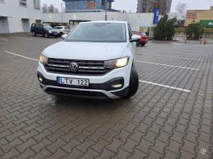 White Volkswagen T-Cross 2021 in Vilnius, with an engine capacity of 1.00 L and mileage of 101 thousand km for 13800 €, photo 5 on AUTOMOTO.COM.LV
