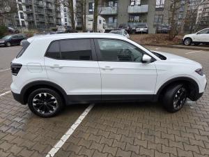White Volkswagen T-Cross 2021 in Vilnius, with an engine capacity of 1.00 L and mileage of 101 thousand km for 13800 €, photo 8 on AUTOMOTO.COM.LV