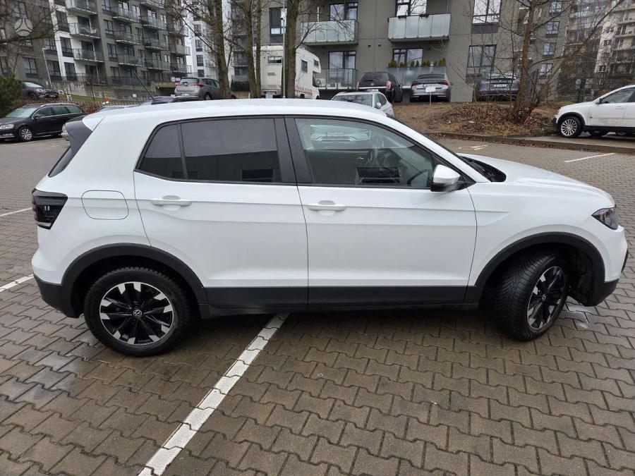 White Volkswagen T-Cross 2021 in Vilnius, with an engine capacity of 1.00 L and mileage of 101 thousand km for 13800 €, photo 8 on AUTOMOTO.COM.LV