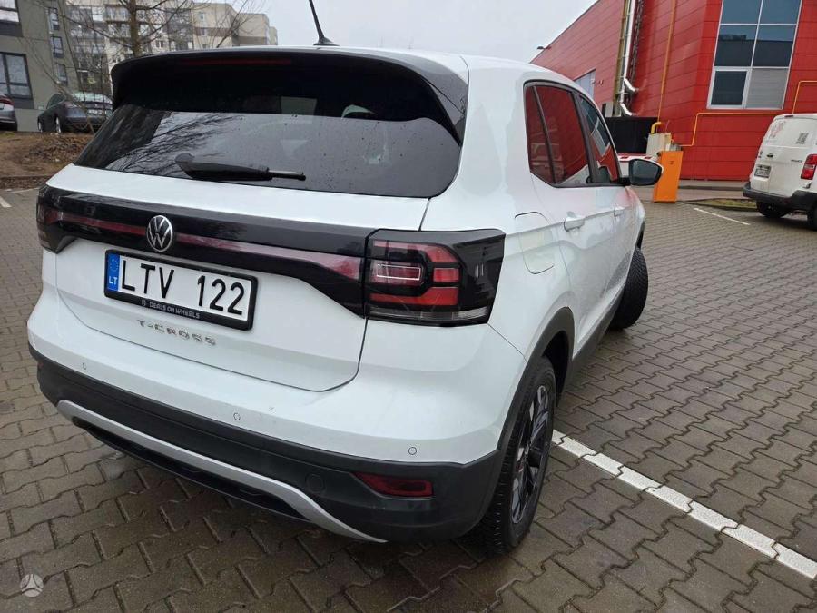 White Volkswagen T-Cross 2021 in Vilnius, with an engine capacity of 1.00 L and mileage of 101 thousand km for 13800 €, photo 9 on AUTOMOTO.COM.LV