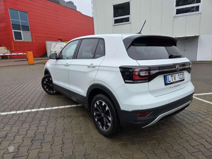 White Volkswagen T-Cross 2021 in Vilnius, with an engine capacity of 1.00 L and mileage of 101 thousand km for 13800 €, photo 10 on AUTOMOTO.COM.LV