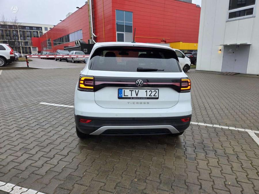 White Volkswagen T-Cross 2021 in Vilnius, with an engine capacity of 1.00 L and mileage of 101 thousand km for 13800 €, photo 13 on AUTOMOTO.COM.LV