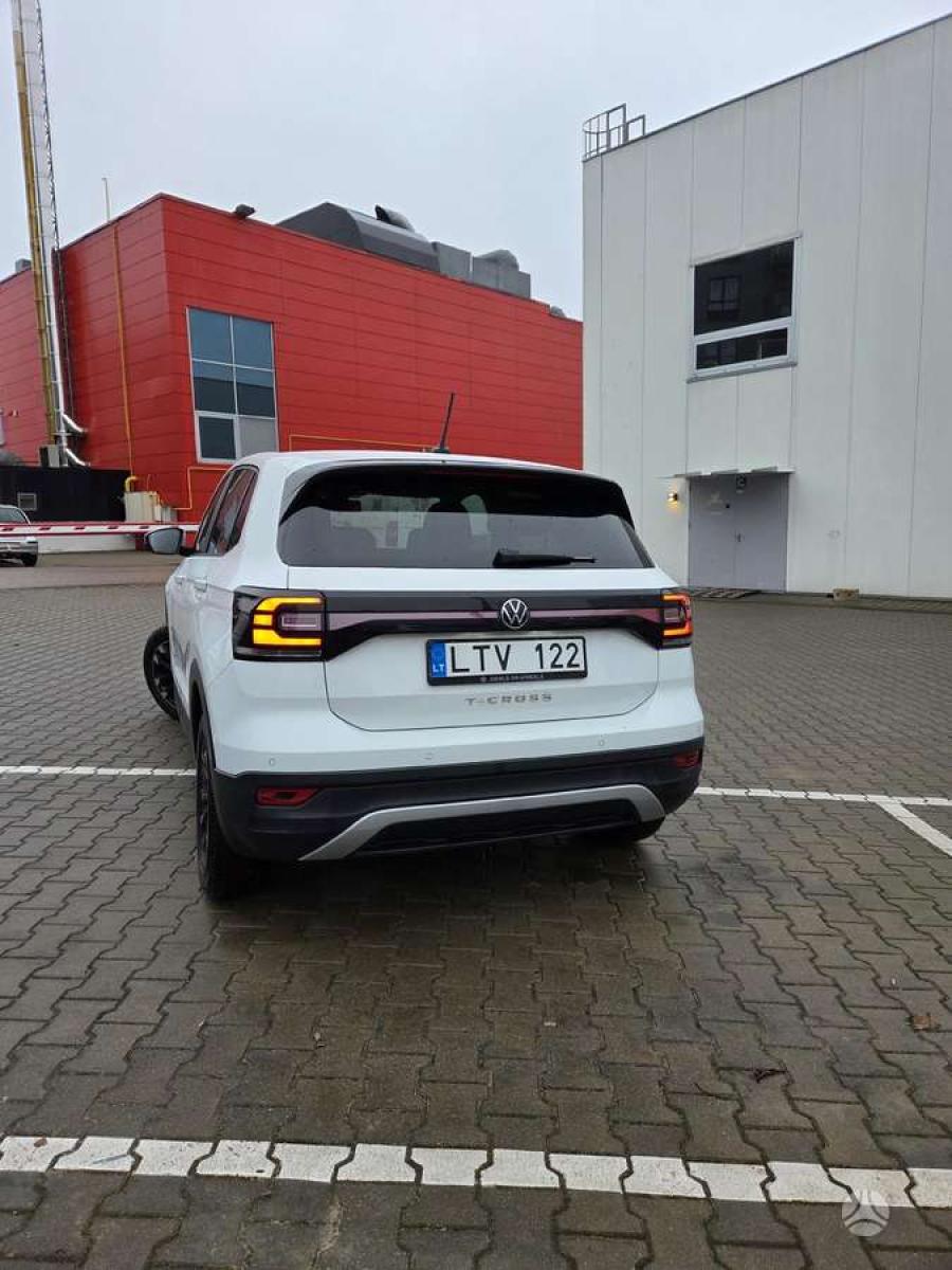White Volkswagen T-Cross 2021 in Vilnius, with an engine capacity of 1.00 L and mileage of 101 thousand km for 13800 €, photo 14 on AUTOMOTO.COM.LV
