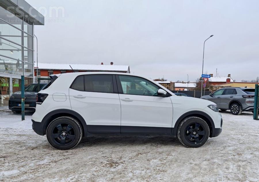 White Volkswagen T-Cross 2021 in Liepaja, with an engine capacity of 1.00 L and mileage of 62 thousand km for 15500 €, photo 6 on AUTOMOTO.COM.LV