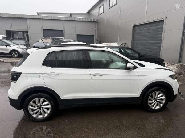 Balts Volkswagen T-Cross 2021 Viļņa, ar dzinēja tilpumu 1.00 L un nobraukumu 101 tūkst. km par 8700 €, foto 4 vietnē AUTOMOTO.COM.LV