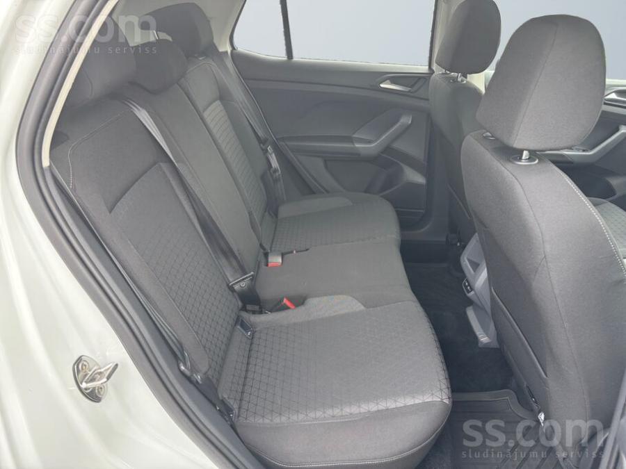Белый Фольксваген T-Cross 2021 в Рига, объемом двигателя 1.00 л и пробегом 88 тыс. км за 14350 €, фото 13 на AUTOMOTO.COM.LV