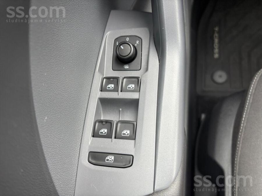 Белый Фольксваген T-Cross 2021 в Рига, объемом двигателя 1.00 л и пробегом 88 тыс. км за 14350 €, фото 18 на AUTOMOTO.COM.LV