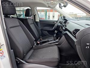 Белый Фольксваген T-Cross 2021 в Лиепая, объемом двигателя 1.00 л и пробегом 62 тыс. км за 15500 €, фото 11 на AUTOMOTO.COM.LV