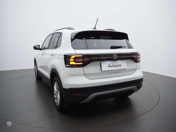 White Volkswagen T-Cross 2021 in Vilnius, with an engine capacity of 1.00 L and mileage of 70 thousand km for 14750 €, photo 6 on AUTOMOTO.COM.LV