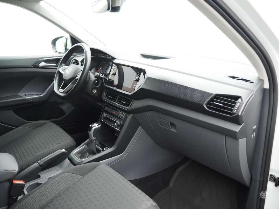 Белый Фольксваген T-Cross 2021 в Вильнюс, объемом двигателя 1.00 л и пробегом 70 тыс. км за 14750 €, фото 13 на AUTOMOTO.COM.LV