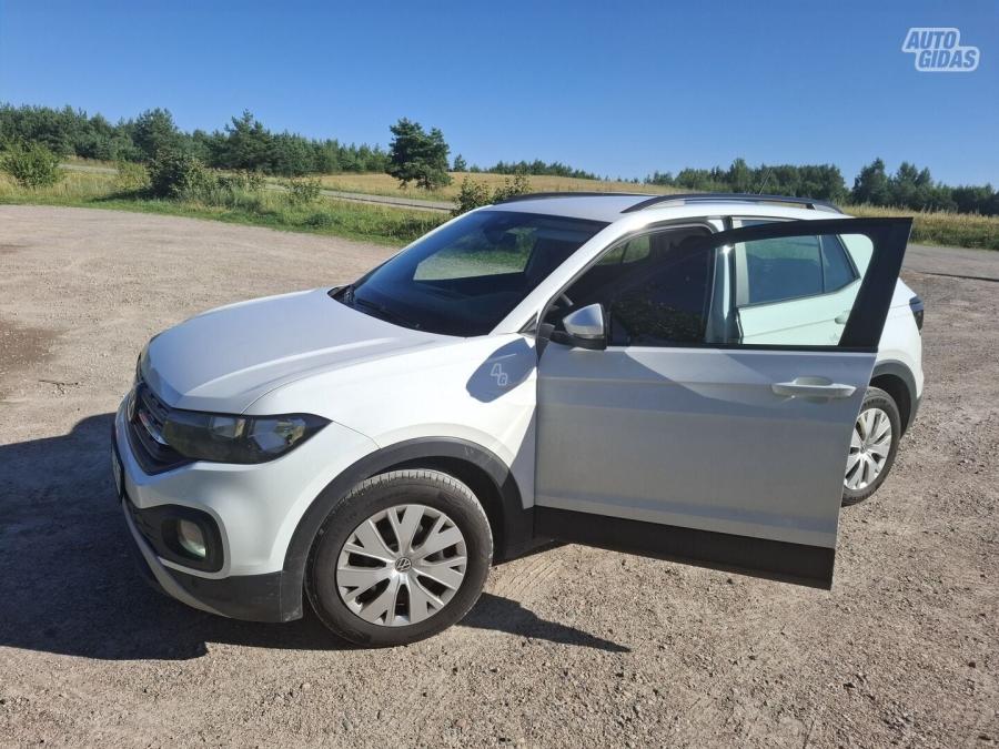 White Volkswagen T-Cross 2021 in Vilnius, with an engine capacity of 1.00 L and mileage of 260 thousand km for 13200 €, photo 1 on AUTOMOTO.COM.LV