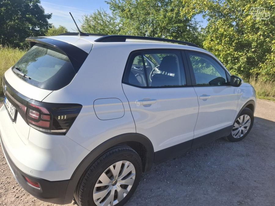 White Volkswagen T-Cross 2021 in Vilnius, with an engine capacity of 1.00 L and mileage of 260 thousand km for 13200 €, photo 3 on AUTOMOTO.COM.LV