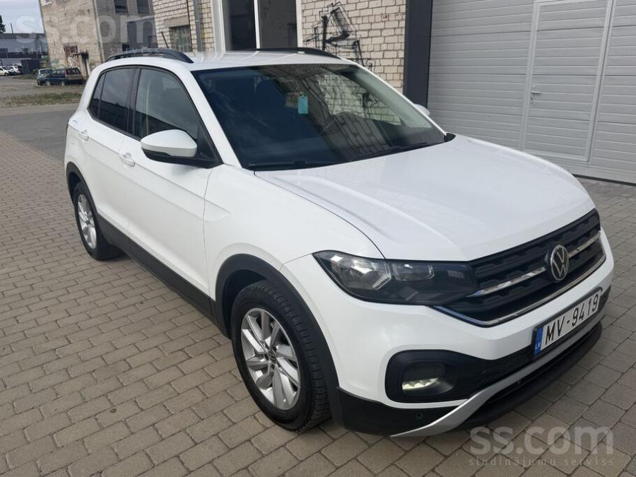 White Volkswagen T-Cross 2021 in Riga, with an engine capacity of 1.00 L and mileage of 163 thousand km for 11990 €, photo 4 on AUTOMOTO.COM.LV