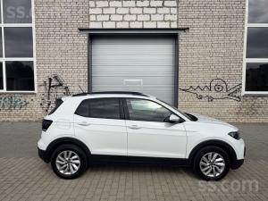 White Volkswagen T-Cross 2021 in Riga, with an engine capacity of 1.00 L and mileage of 163 thousand km for 11990 €, photo 5 on AUTOMOTO.COM.LV