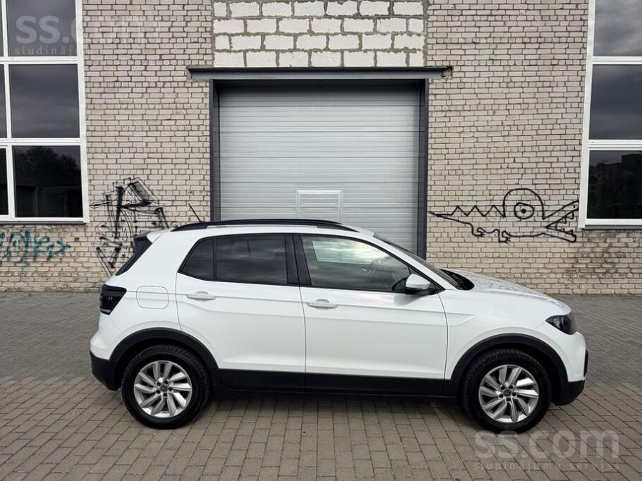 White Volkswagen T-Cross 2021 in Riga, with an engine capacity of 1.00 L and mileage of 163 thousand km for 11990 €, photo 5 on AUTOMOTO.COM.LV