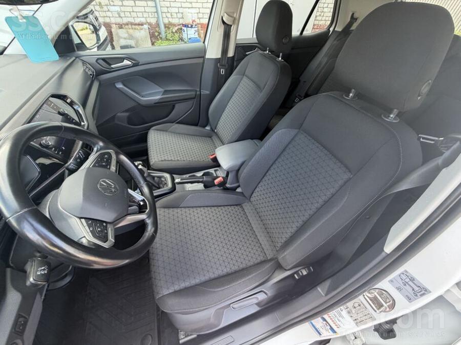 White Volkswagen T-Cross 2021 in Riga, with an engine capacity of 1.00 L and mileage of 163 thousand km for 11990 €, photo 11 on AUTOMOTO.COM.LV