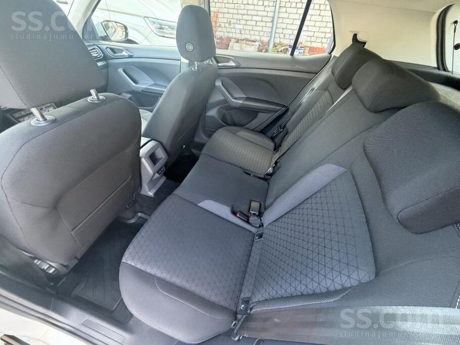 White Volkswagen T-Cross 2021 in Riga, with an engine capacity of 1.00 L and mileage of 163 thousand km for 11990 €, photo 17 on AUTOMOTO.COM.LV