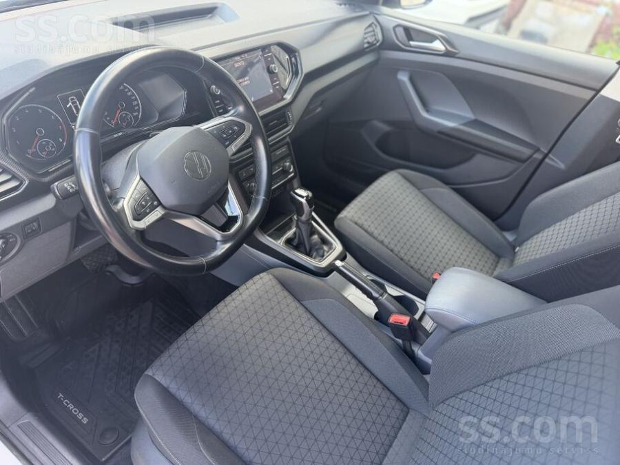 White Volkswagen T-Cross 2021 in Riga, with an engine capacity of 1.00 L and mileage of 163 thousand km for 11990 €, photo 22 on AUTOMOTO.COM.LV