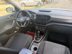White Volkswagen T-Cross 2021 in Riga, with an engine capacity of 1.00 L and mileage of 163 thousand km for 11990 €, photo 23 on AUTOMOTO.COM.LV