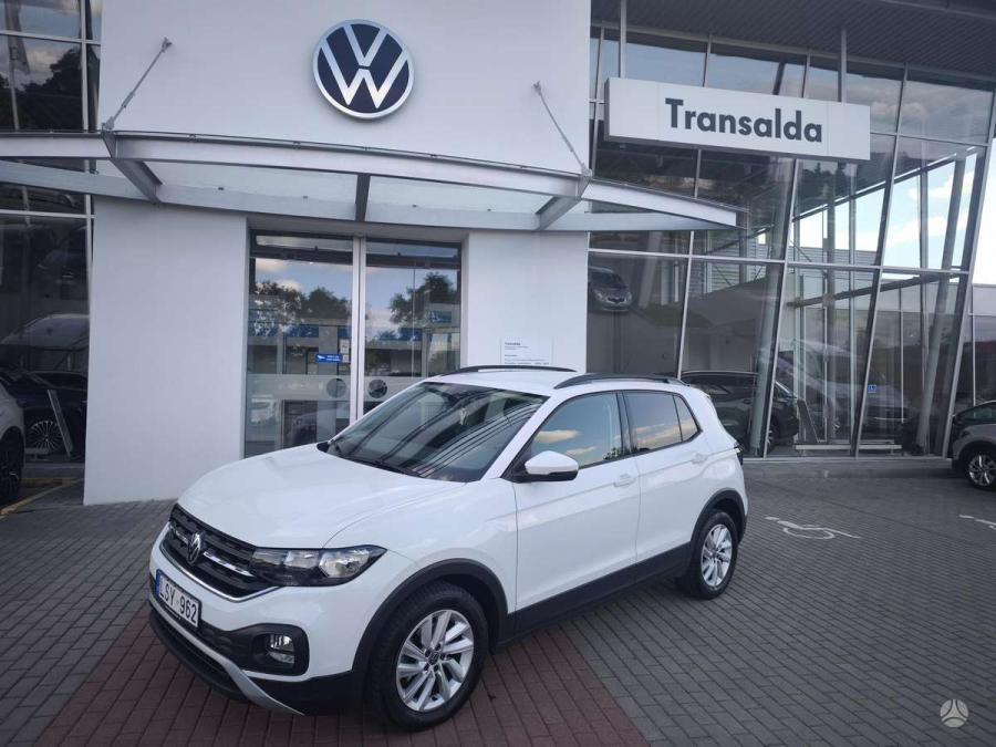 Белый Фольксваген T-Cross 2021 в Шяуляй, объемом двигателя 1.00 л и пробегом 57 тыс. км за 15900 €, фото 1 на AUTOMOTO.COM.LV