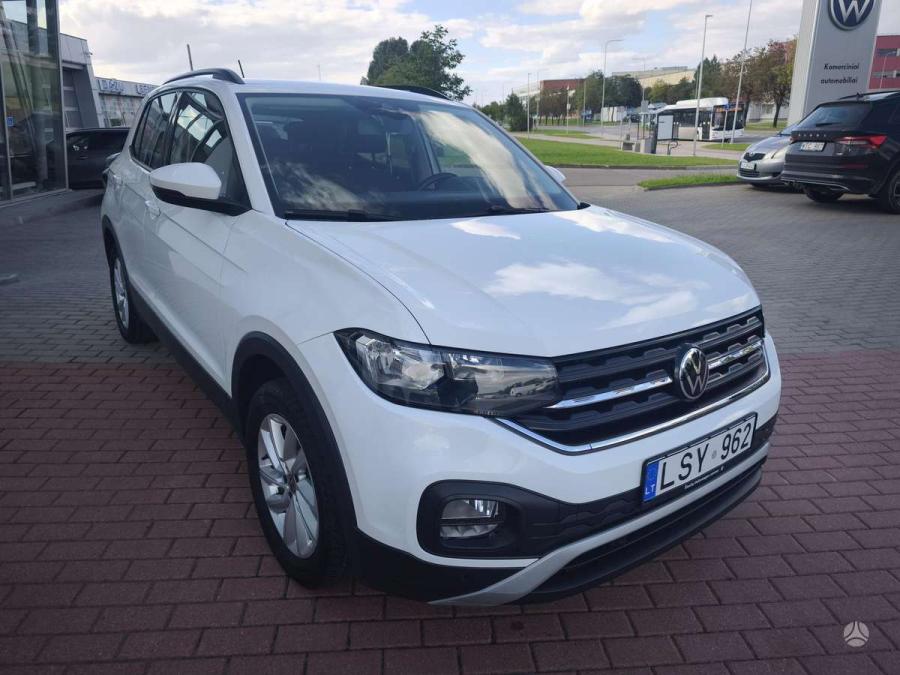 Белый Фольксваген T-Cross 2021 в Шяуляй, объемом двигателя 1.00 л и пробегом 57 тыс. км за 15900 €, фото 4 на AUTOMOTO.COM.LV